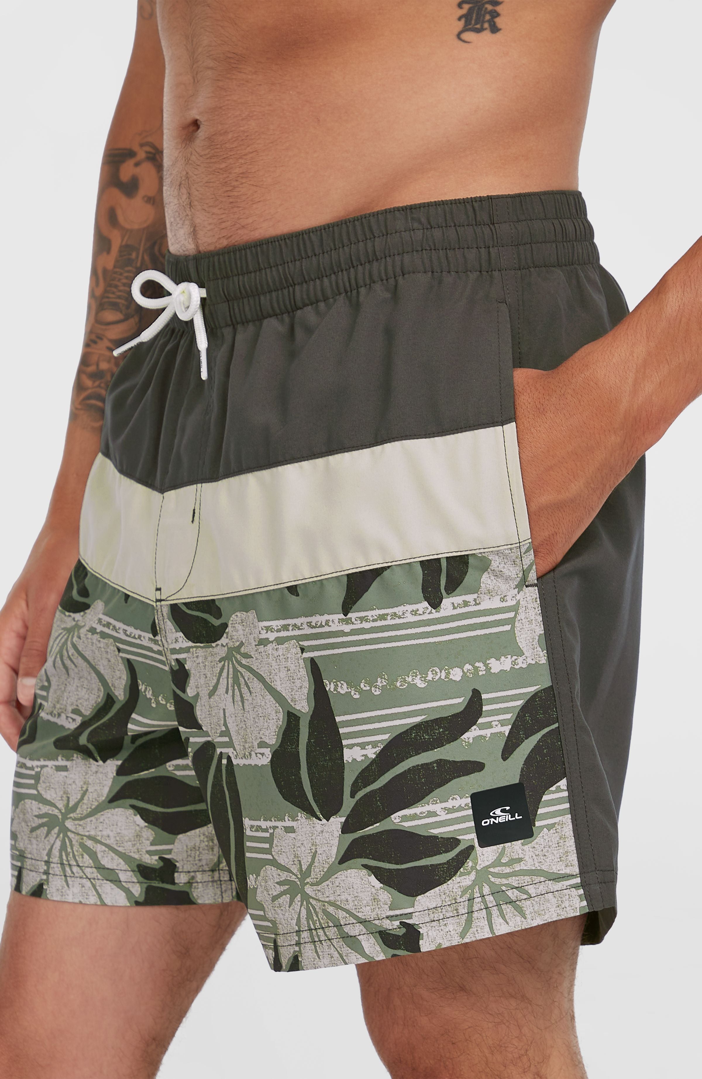Cali Block 15'' Swim Shorts | Green Dusty Flower – O'Neill
